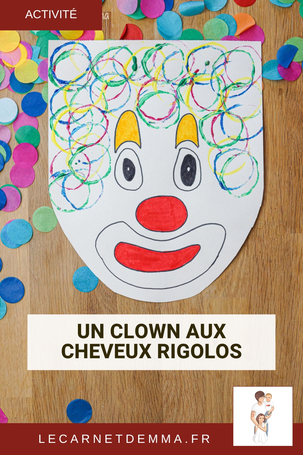 Un clown aux cheveux peint avec un rouleau de papier toilette
