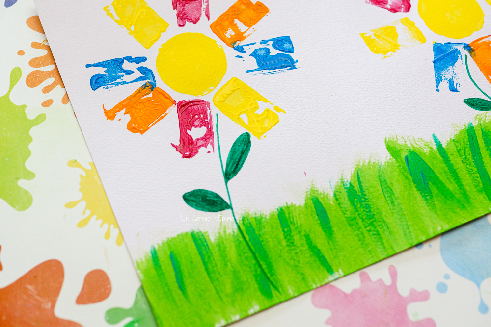 Des fleurs peintes avec un rouleau de papier toilette